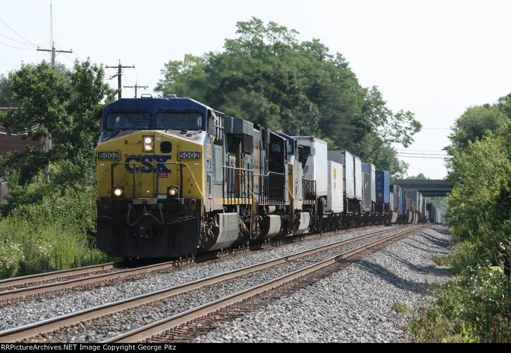 CSX 5002 and train Q033